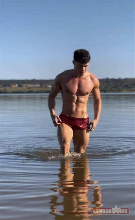Suposto Nude Antigo De Gustavo Rocha Era Real E Choca