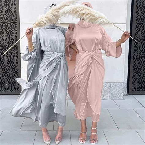 Abayas Assortis En Satin Pour Femmes Ensemble Musulman Robe Hijab De