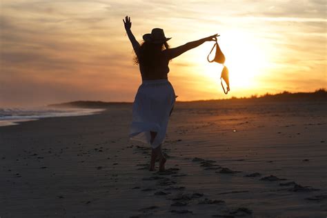 Nantucket Current Nantucket S Topless Beaches A Non Issue In