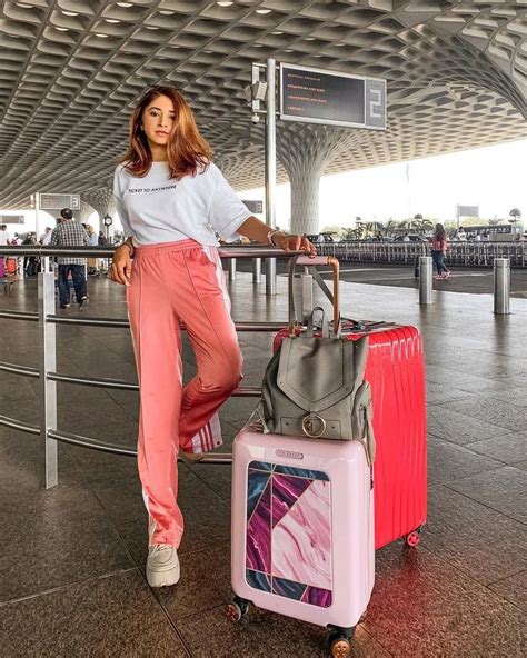 Top Cute And Comfy Airport Outfits For Summer Travel In Style
