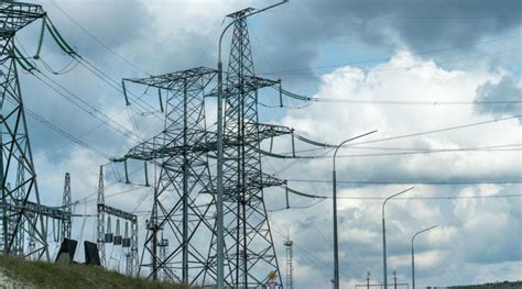 Governo estuda horário de verão para enfrentar crise energética durante