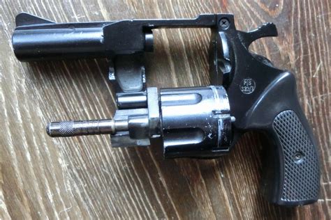 Plynový revolver Umarex mod Champion 380 knall CAL 9 mm Aukro