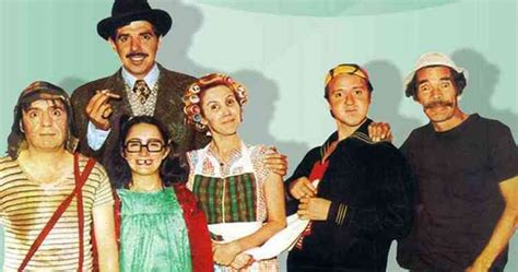 Eterna Chiquinha do Chaves posa de biquíni e surpreende fãs Famosos