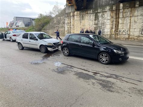 Două autoturisme implicate într un accident la intrarea în Slatina