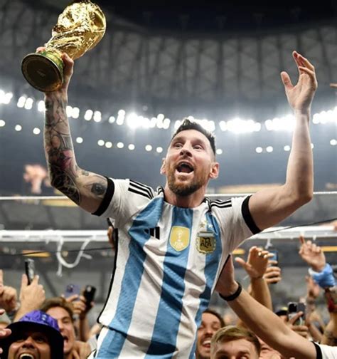 Messi é eleito pelo The Guardian o melhor de 2022 Vini Jr em