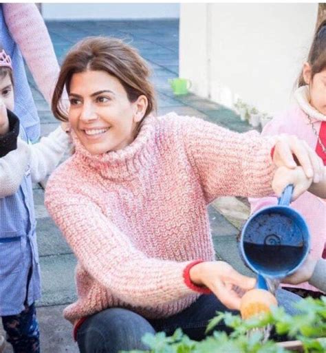 Juliana Awada Y Sus Mejores Looks De Invierno Con Jeans Sin Perder