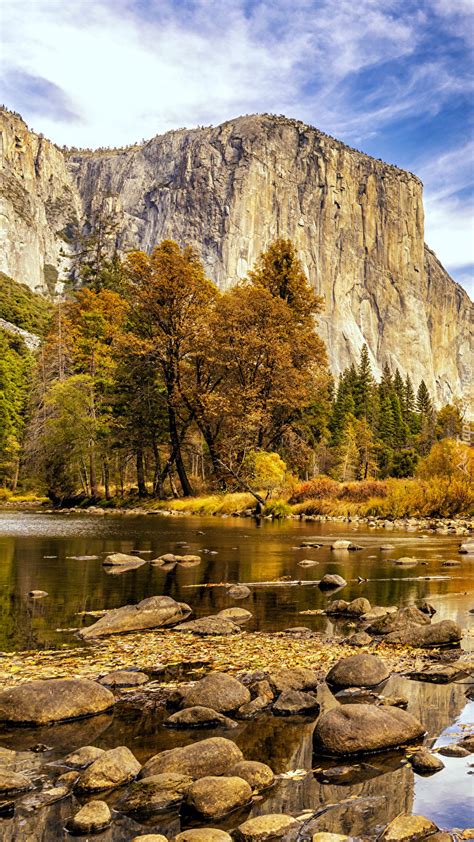 Widok znad rzeki Merced River na górę El Capitan Tapeta na telefon