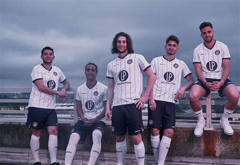 Le Toulouse FC dévoile son nouveau maillot domicile 2022 2023 conçu par