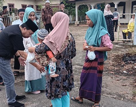 Warga Aek Bilah Senyum Sumringah Terima Takjil Dari Ja Far Ritonga