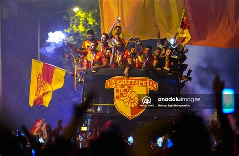 Süper Lig e yükselen Göztepe kupasını aldı Anadolu Ajansı