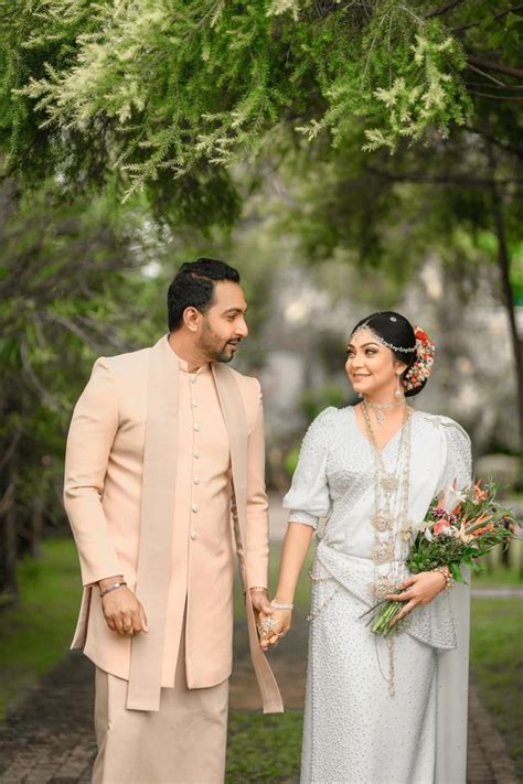 Beautiful Sri Lankan Wedding Poses De Fotograf A Novios Vestido De