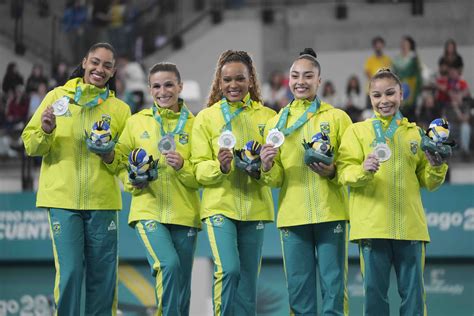 Pan Gin Stica Art Stica Feminina Conquista Prata Na Disputa Por