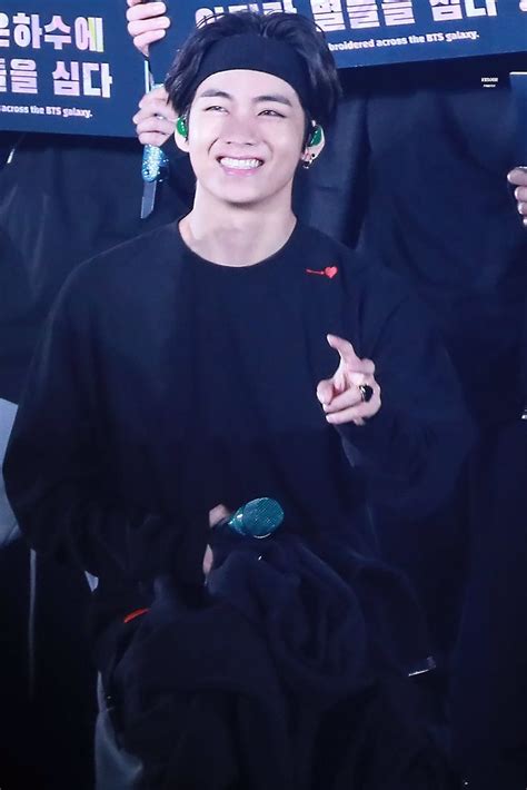 Pin by 𝑂𝑁𝐿𝑌 𝑌𝑂𝑈 ⁷ on Kim Taehyung V Selebriti