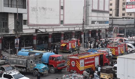 Tragedia En Karachi Incendio En Centro Comercial Deja Al Menos