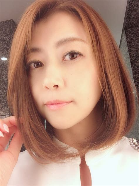 TW Pornstars 北条麻妃 Twitter ヘアサロンでリタッチ 3月末にバミューダの現場で切った髪はだいぶ伸びまし