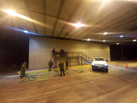 Secuestraron neumáticos mercadería de contrabando y 160 kilos de hojas