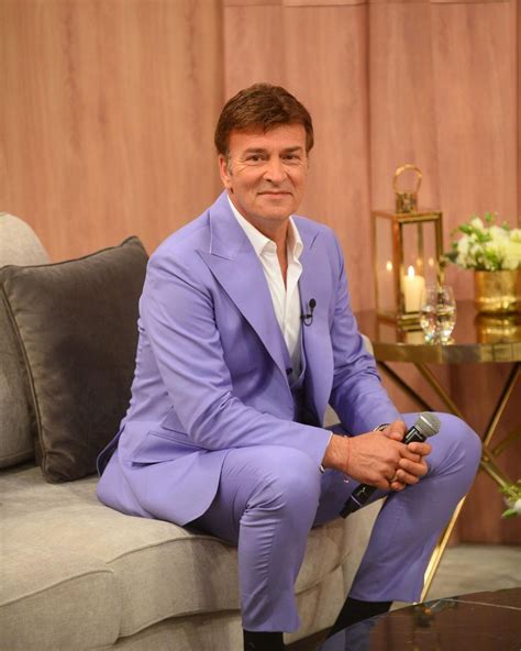 Arrepiante Tony Carreira presta homenagem à filha Sara durante