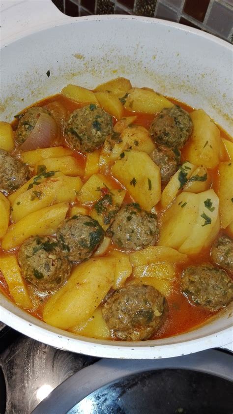 Ragoût de pommes de terre aux boulettes de viande hachée Cuisine