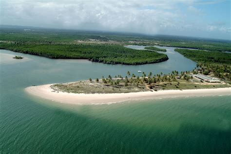Praia do Saco Conheça todos os encantos da Praia do Saco em Sergipe