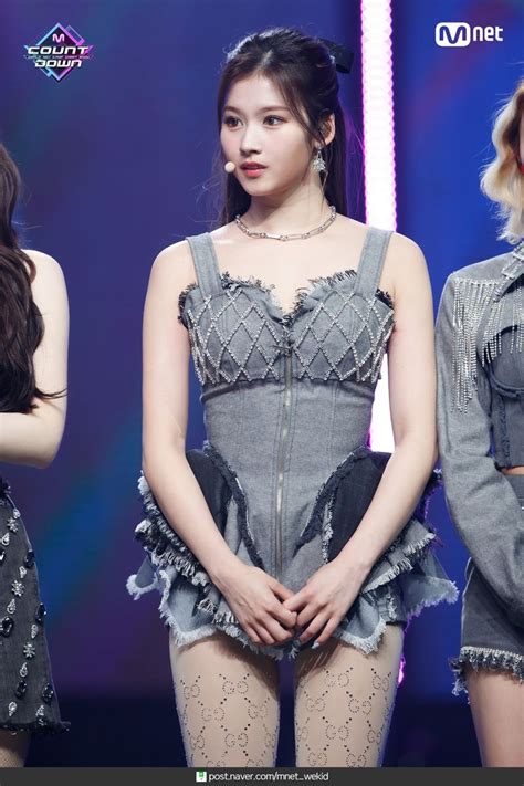 Pin on Minatozaki Sana 미나토자키 사나