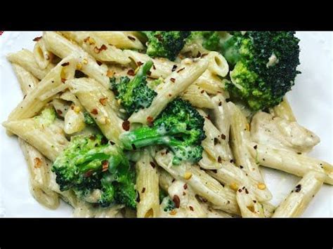 Pasta en salsa blanca con brócoli y pollo hecha en casa Bien Sabroso