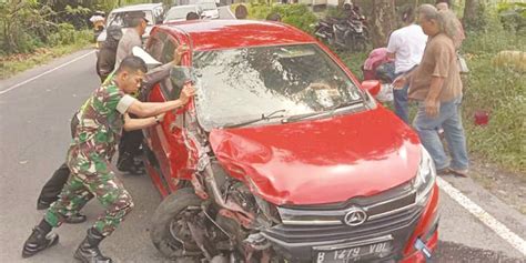 Kecelakaan Lalu Lintas Libatkan Tiga Mobil Terjadi Di Temanggung