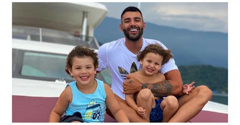 Gusttavo Lima E Os Filhos Curtem Passeio Em Iate De Luxo Em Angra Dos