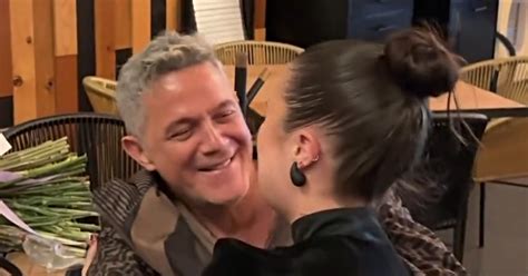 Alejandro Sanz Hace Llorar A Su Hija Manuela Con Una Bonita Sorpresa En