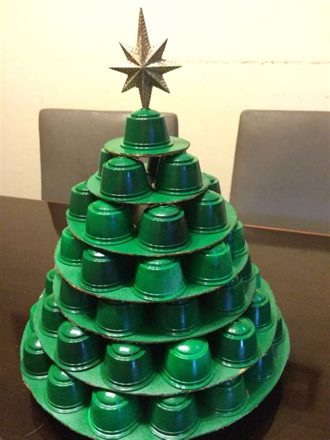 Arbole de Navidad con cápsulas de Dolce Gusto recicladas Manualidades