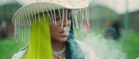 Upload Ludmilla on Twitter Clipes de LUDMILLA próximo dos 100
