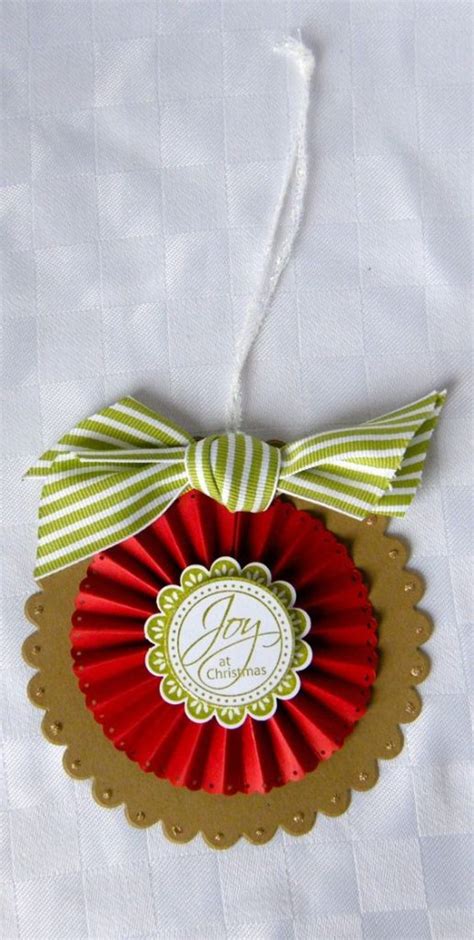 Adornos navideños con rosetones de papel Dale Detalles