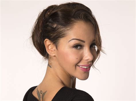 Nabilla reconnaît avoir violé son contrôle judiciaire que ris