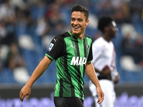 Menuju Napoli Giacomo Raspadori Masih Diminati Juventus Liga Olahraga