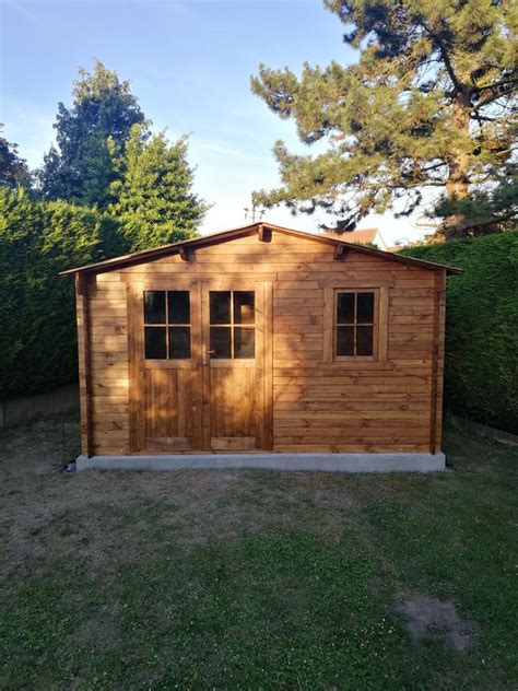 Abri en bois massif 12m² 28mm Traité teinté marron Gardy Shelter