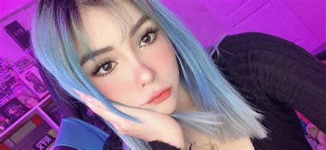 LucyWeird ω on Twitter Ya estoy en vivo en Facebook https t