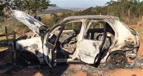 Corpo Carbonizado Encontrado Dentro De Carro Em Leopoldina Zona Da