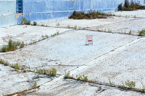 Galeria Trwa rozbiórka basenów Na wiosnę park wodny dla całej