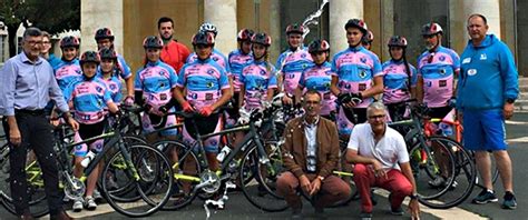 TOUR DE FRANCE KIWANIS des jeunes cyclistes dAbbeville le départ