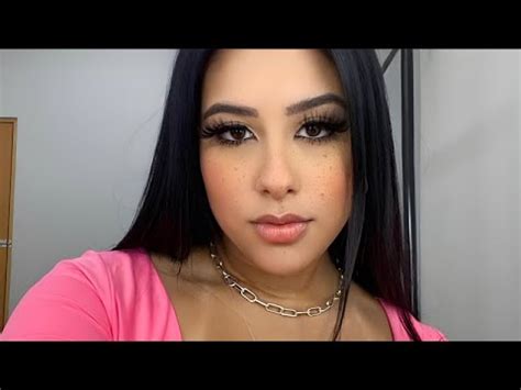 CINTHIA CRUZ EXIBE SEU CORPAÇO BIQUÍNI MINÚSCULO E VOLUME CHAMA A