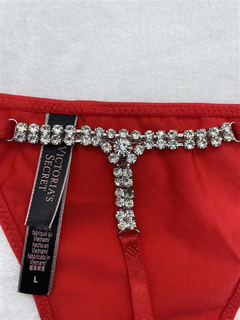 Tanga Negra Y Roja Con Pedreria