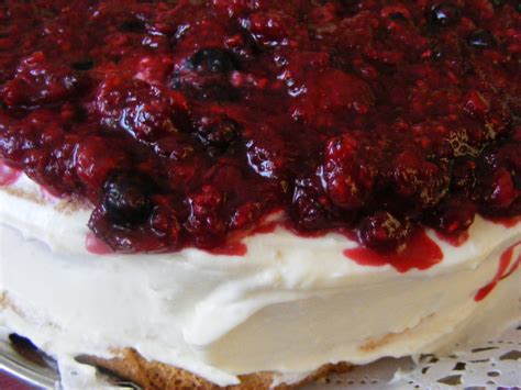 Tort Cu Crema Mascarpone Si Fructe De Padure Retetele Tale