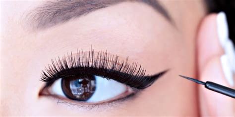 Cara Memakai Eyeliner Yang Benar Dan Rapi Mudah Dicoba Oleh Pemula