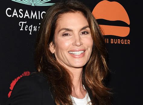 Photos Cindy Crawford Topless La Plage Elle Fait De L Ombre Sa