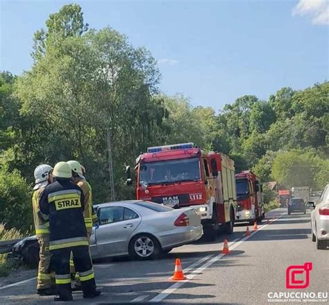 Wypadek na DK 75 w Czchowie Po zderzeniu dwóch samochodów osobowych są