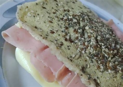 Sándwich de jamón y queso con pan keto en microondas Receta de Yesica