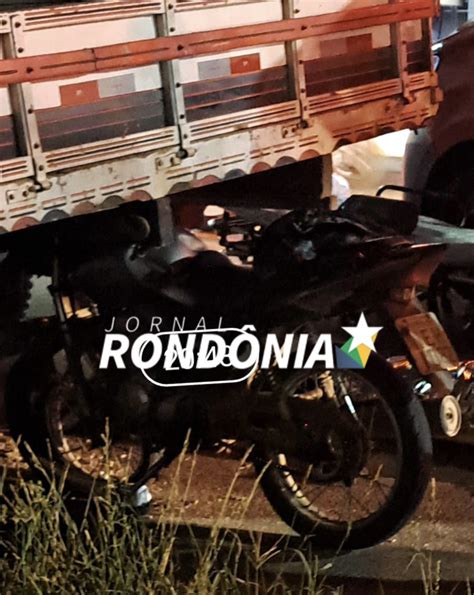 Motoboy perde a vida em colisão trágica caminhão parado
