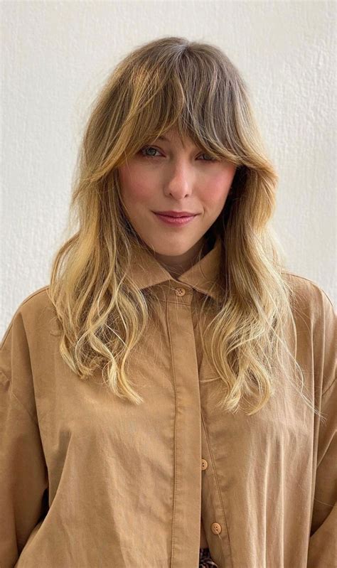 43 Curtain Bangs That Re So Trendy In 2022 Modern Medium Haircut