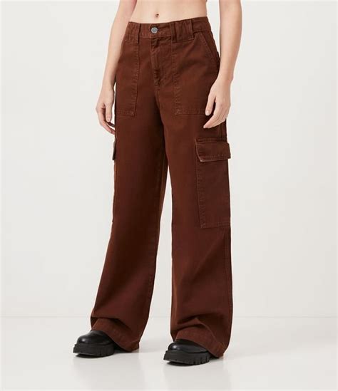 Cal A Wide Leg Em Sarja Passantes Diferenciados E Bolsos Cargo Marrom