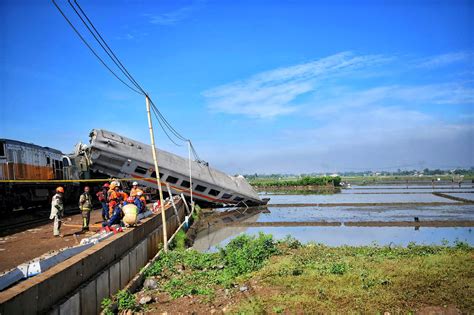 Bey Machmudin Sampaikan Duka Mendalam Atas Kecelakaan Kereta Api Di