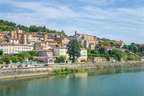 Les 5 plus beaux villages autour de Lyon à découvrir